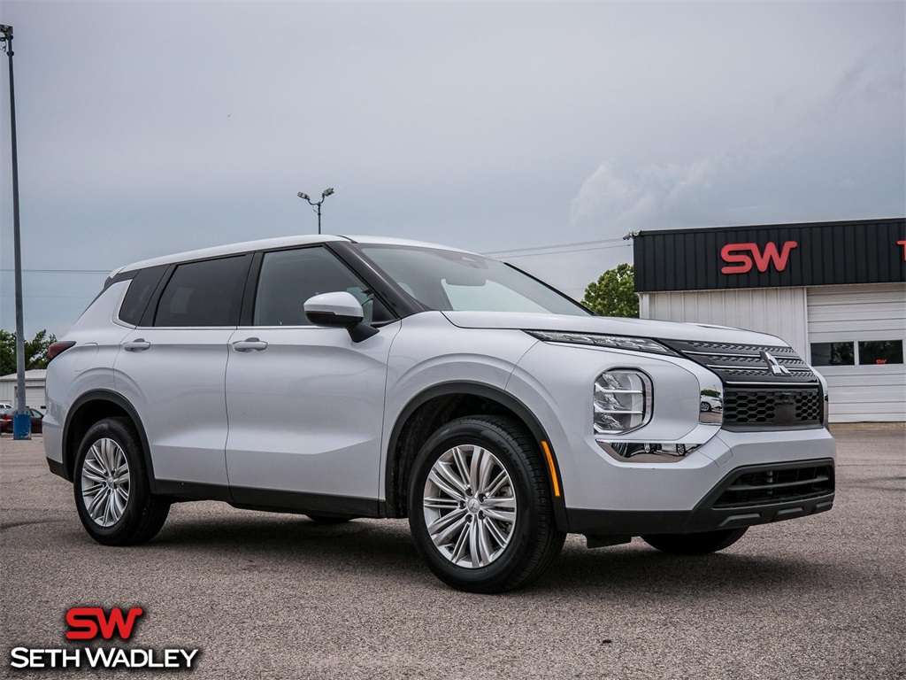 2023 Mitsubishi® Outlander ES at Seth Wadley Chevrolet GMC of Pauls Valley
