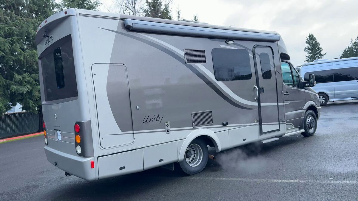 Used 2014 Leisure Travel Vans Vans Unity 24MB for sale in Sandy, OR